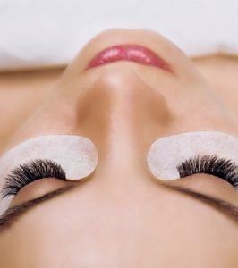 Eyelash extensions application | Dermka Clinik